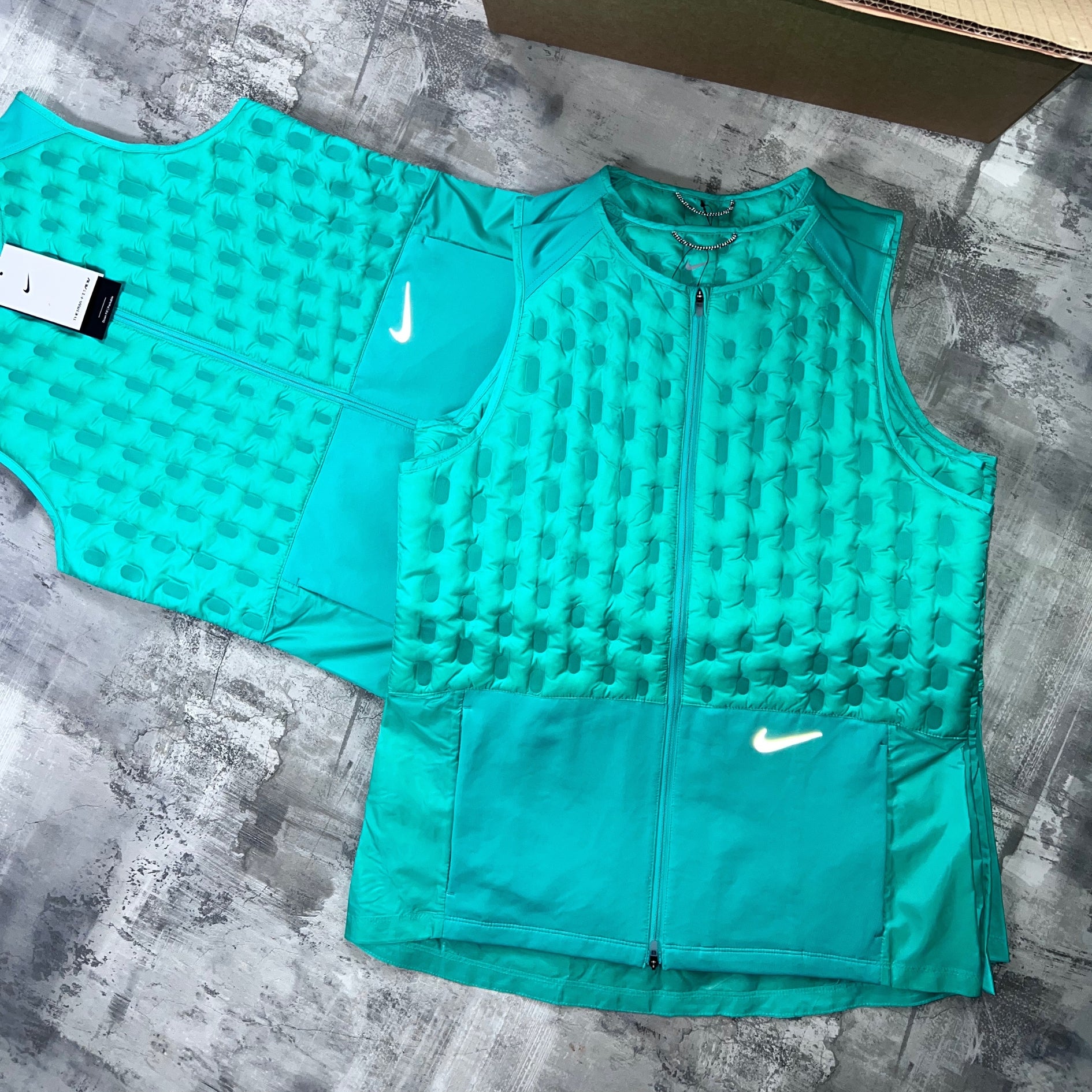 THE TECH CLUB - All things activewear.